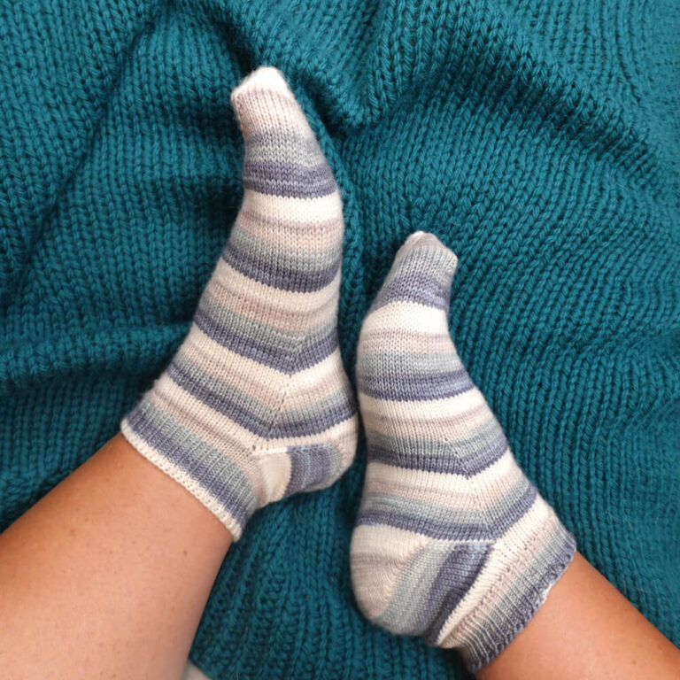 Toe Up Simple Socks No 1 – TONIA KNITS
